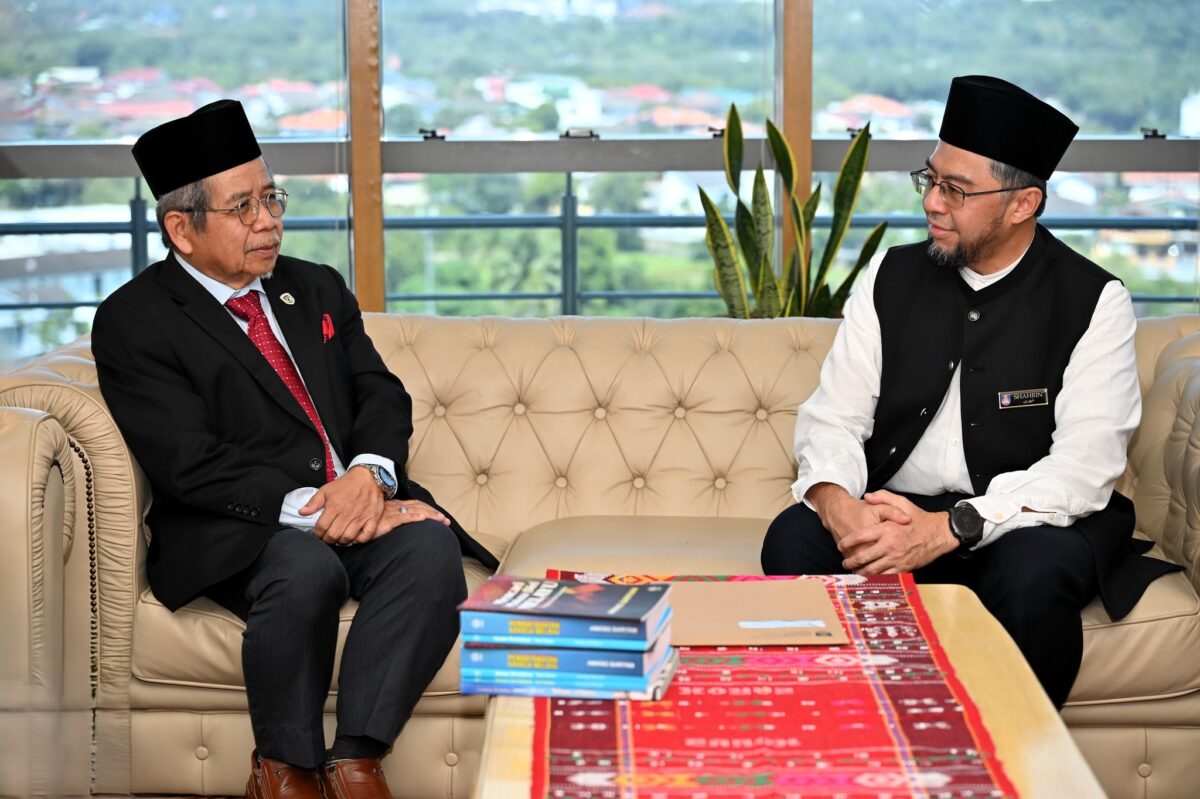 YB Senator Profesor Emeritus Datuk Seri Dr. Awang Sariyan Dilantik ...